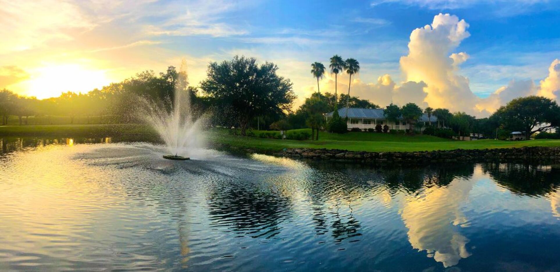 Knickers Pub - Coral Oaks Golf Course